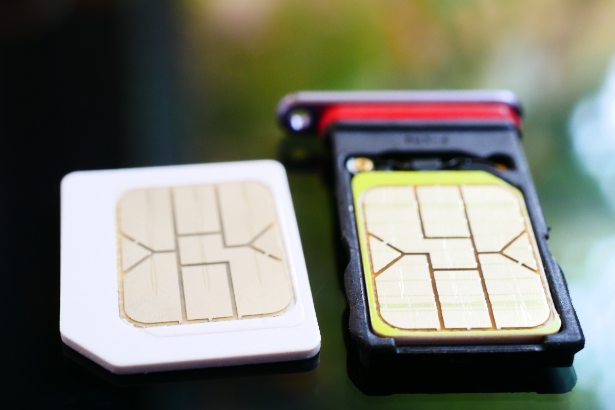 Dual SIM phone with high-speed 5G support